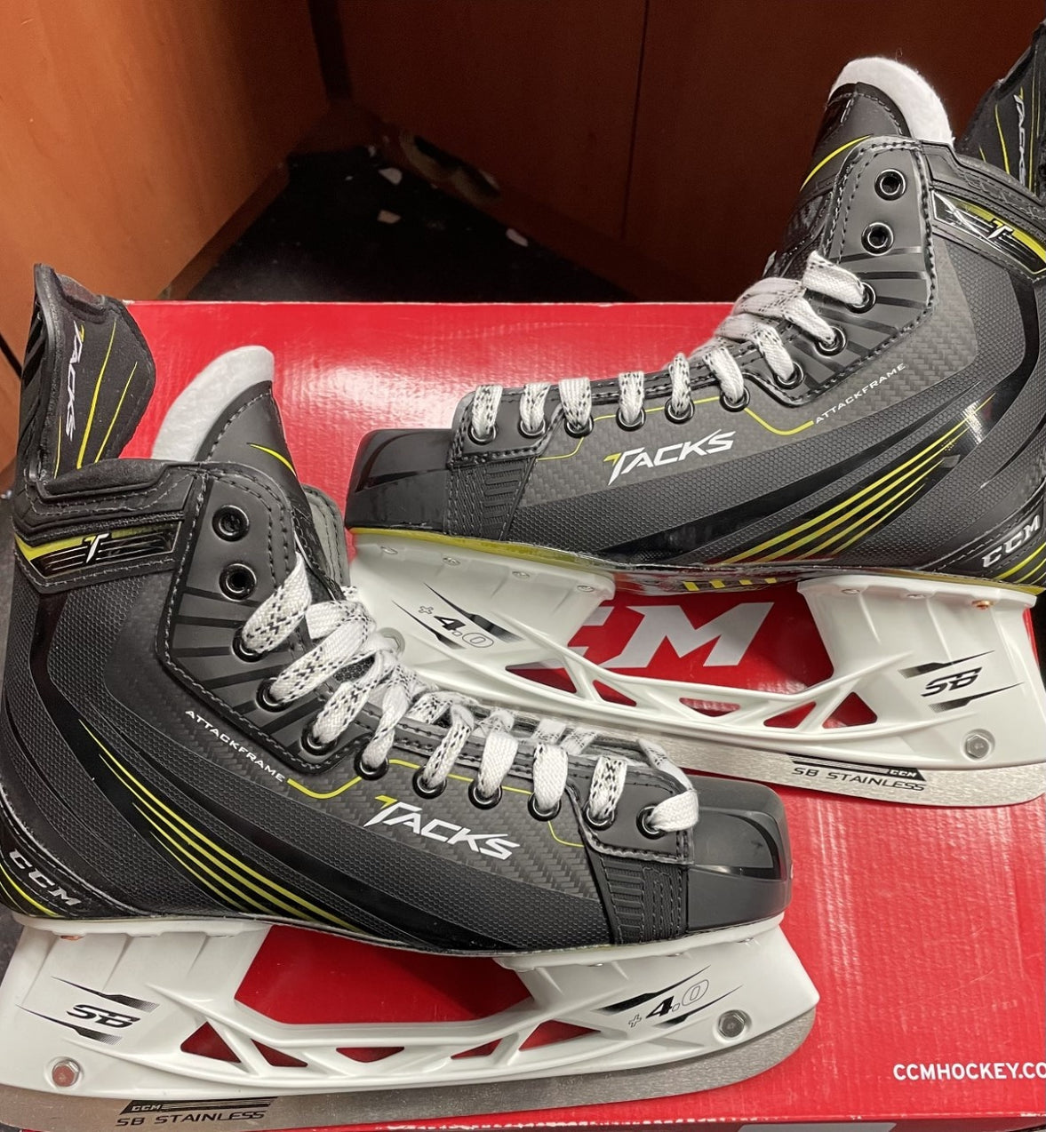 CCM Pro Stock - Tack Size 9 EE — Front Row Sports LTD