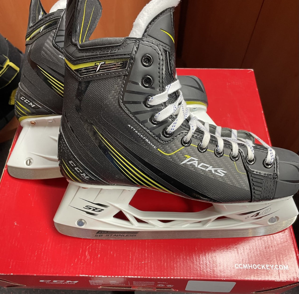 CCM Pro Stock - Tack Size 9 D — Front Row Sports LTD